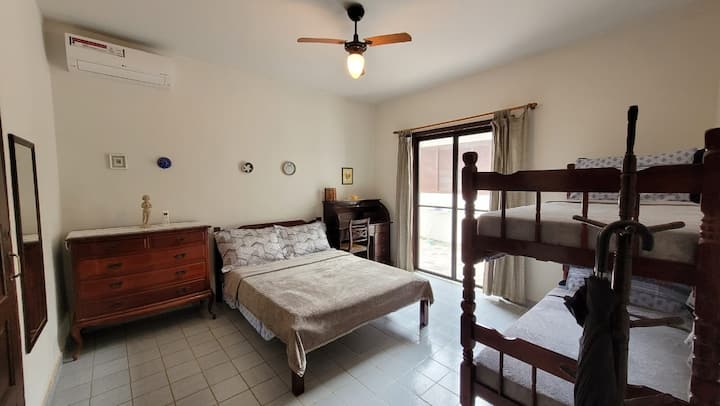 <Suíte Juçara> Com Cozinha No Centro De Ubatuba. - Ubatuba