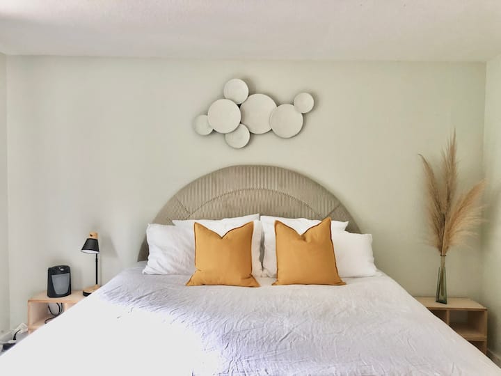 Top Floor Suite Of Historic Craftsman Downtown - McMinnville