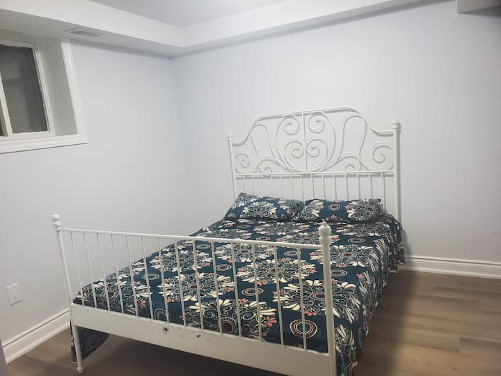 1 Bedroom And 1 Den - Burlington