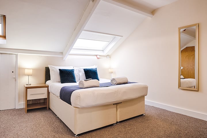 Double Room • Kitchen • Parking • Near Shops - Parc y Scarlets