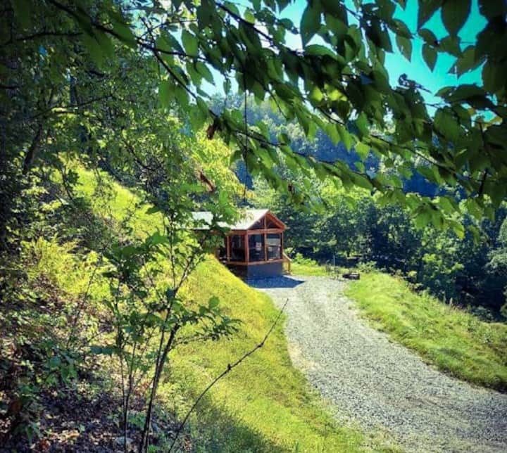 "Cedar Heights" Tiny House Cabin, Bryson City - Bryson City, NC
