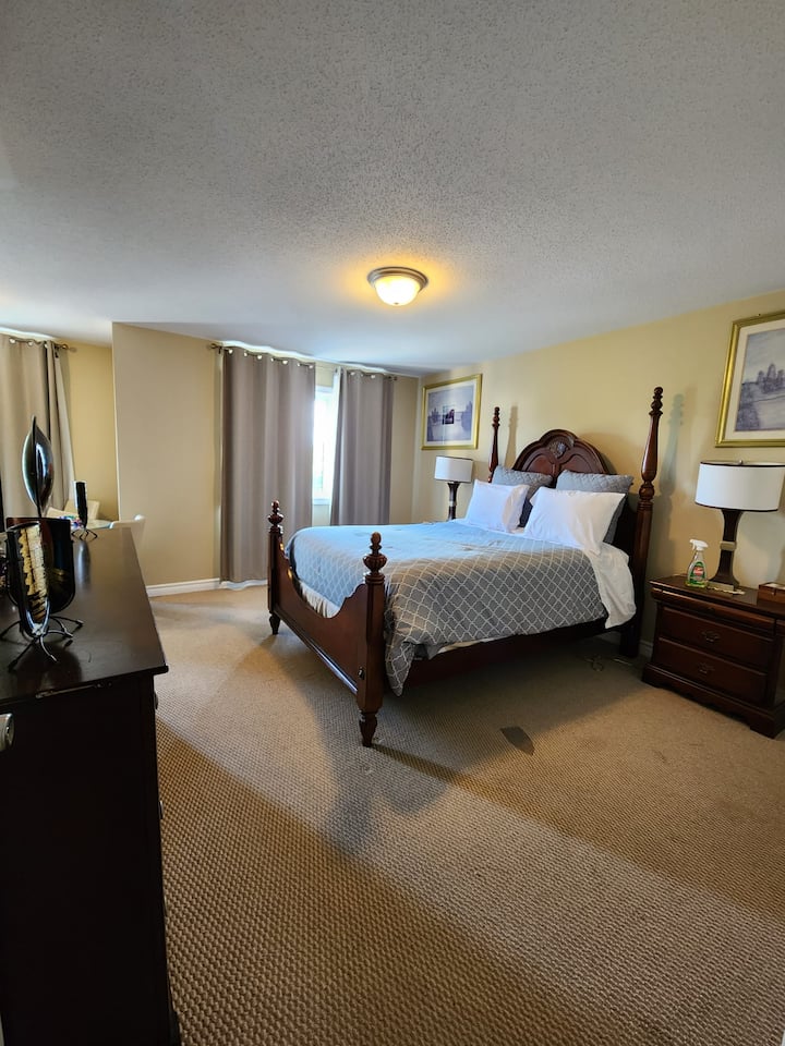 Cozy & Peaceful Private Master Bedroom - Ottawa
