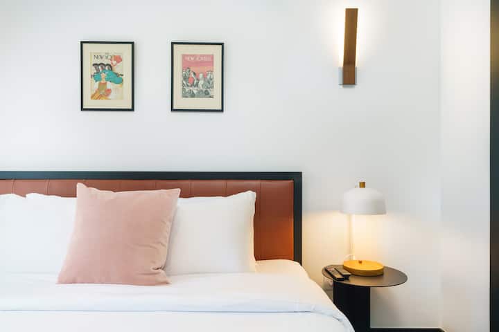 Upscale Flat W Balcony And Roof Top Patio - Denver, CO