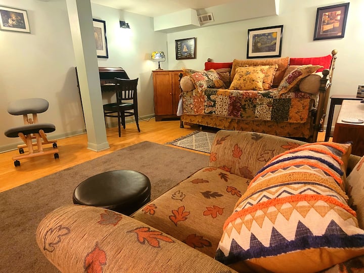 Large Room W/catio In Pet-friendly N. Seattle Home - Seattle, WA