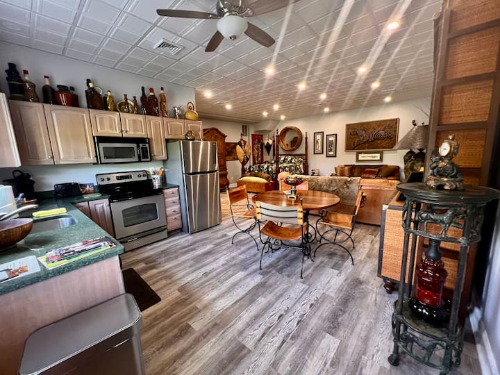 Alpaca Farm Studio Apartment...gorgeous - Marshall, VA