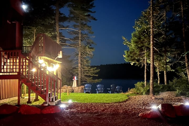 Ski Martock Lakefront Cottage - Nova Scotia