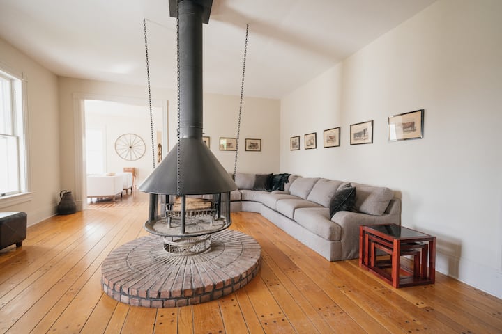 Sprawling Eclectic Farmhouse In Pastoral Bovina - Bovina, NY