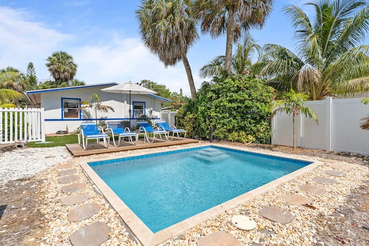 Jensen Beach Hideaway | Heated Pool & Outdoor Fun - Jensen Beach, FL