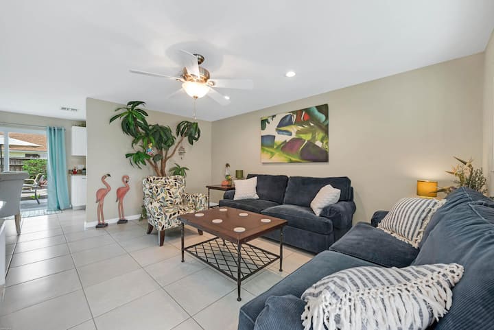 Naples North Tropical Bungalow - Naples, FL