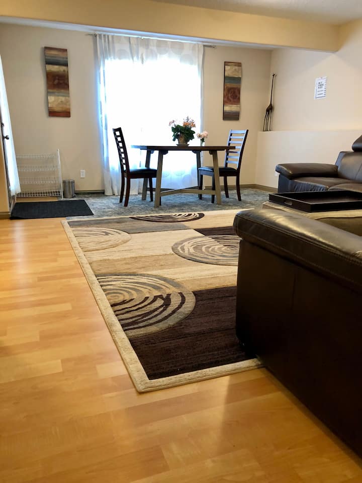 Walk out basement w/separate entrance ️1 day + - Guest suites for Rent ...