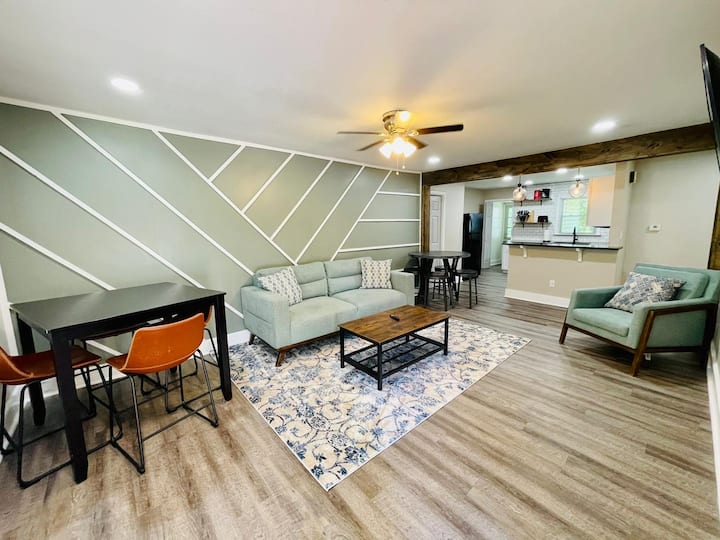 Cozy 2 Bedroom 1 Bath Entire House - Marietta, GA
