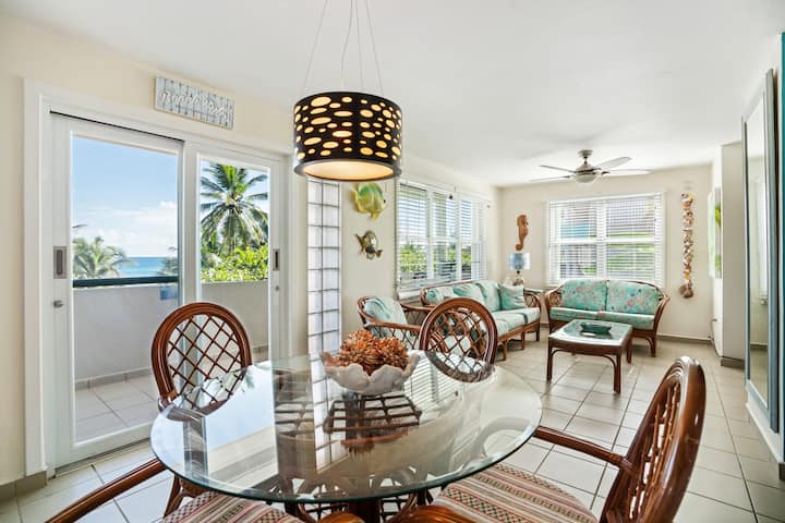 Private Vacation Oceanfront Condo - Barceloneta