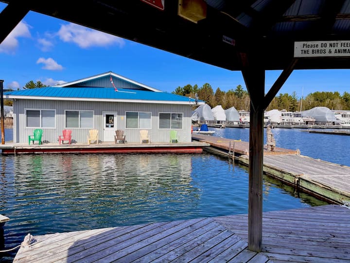 Floating Suite In Georgian Bay: Commodore Suite - Midland