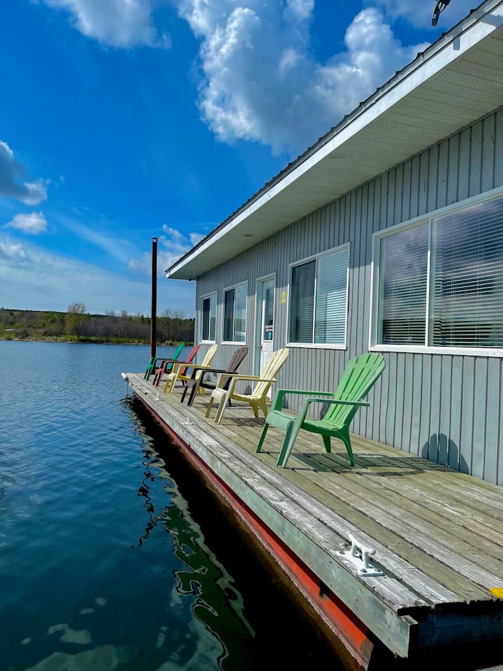 Floating Suite In Georgian Bay: Lieutenant's Room - Midland
