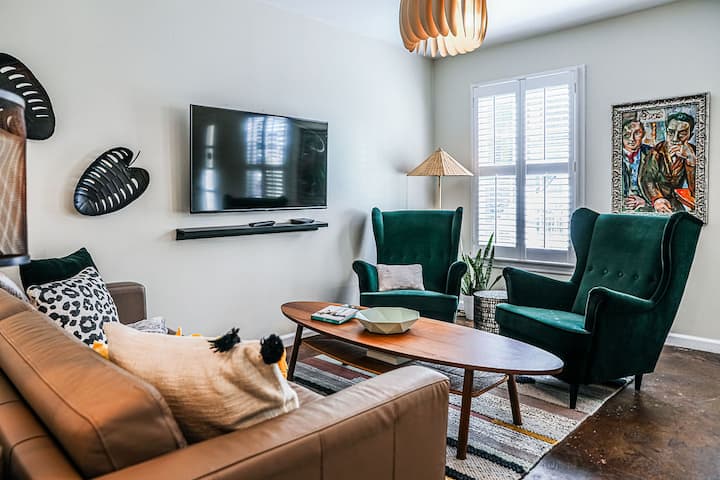 Serene & Cozy Carriage House W Parking By Forsyth - Savannah, GA