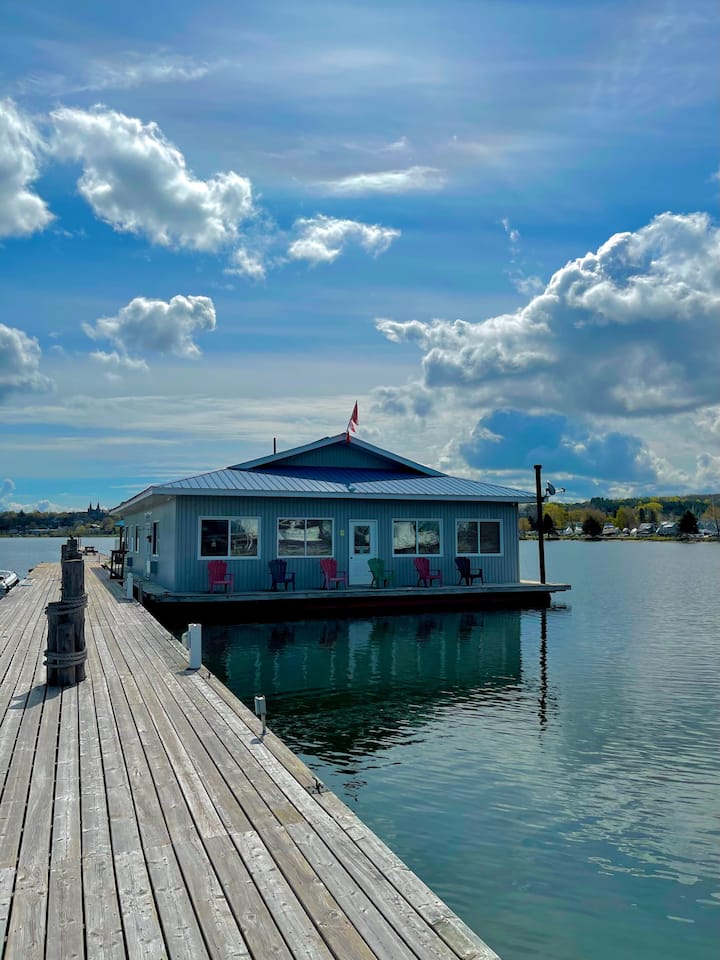 Floating Suite In Georgian Bay: Skippers Room - Midland
