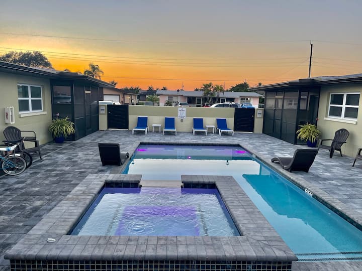 Flamingo Apt 4 - Tudor Getaway Resort-heated Pool - Cape Coral, FL