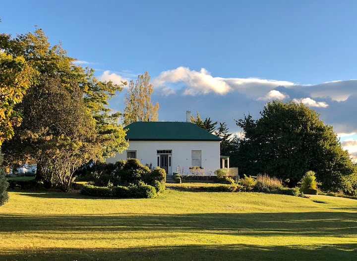 "Beauty In A Timeless Homestead" - Deloraine