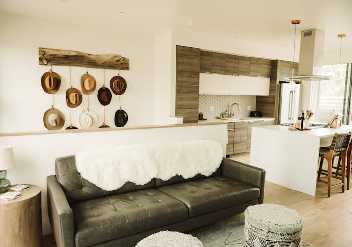 The Cowboy Inn | *Luxury Western Downtown Flat* - Bozeman, MT