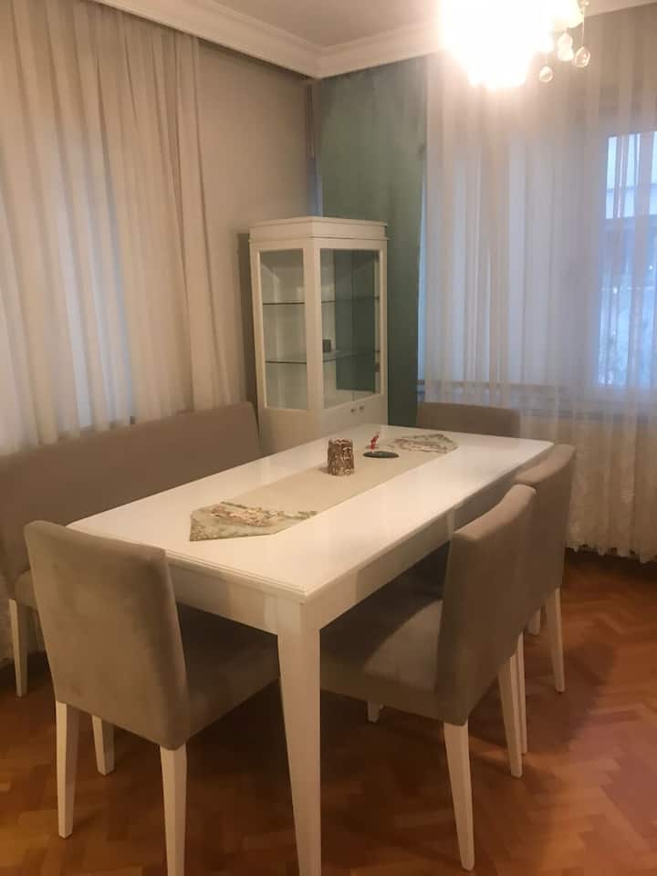 Merkezi, Doğal Gazlı, Jakuzi, Temiz, Sahile Yakın. - Izmir