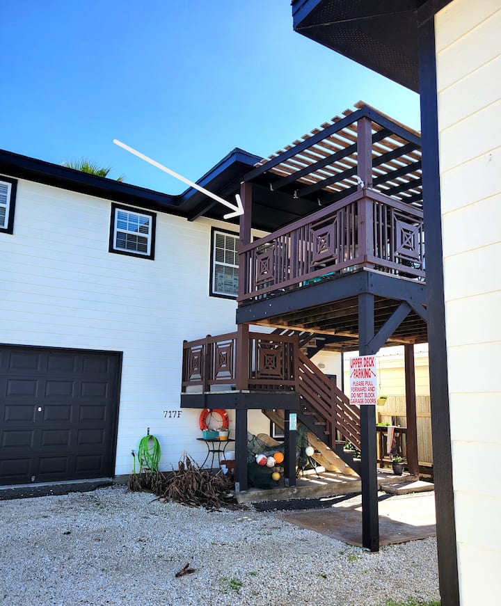 3 Br/2 Ba, Big Deck, Dog-friendly, Near The Beach - Port Aransas, TX