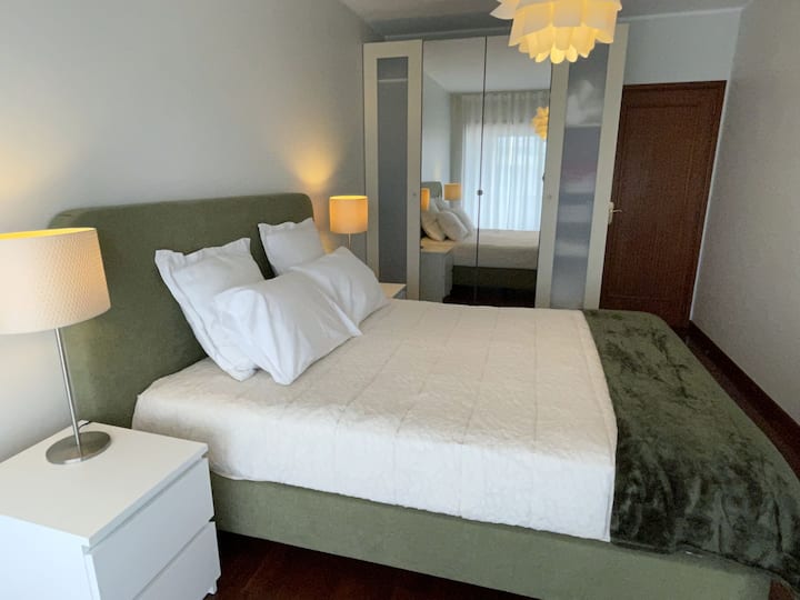Cheap Apartment In Vila Do Conde, 2 Minutes Walk From The Beach - Árvore