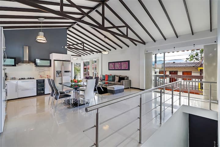 Spacious & Convenient | Large Private Backyard - Jardín