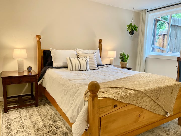 Cozy Apt In Central Cos -The Keystone Cottage - Colorado Springs, CO