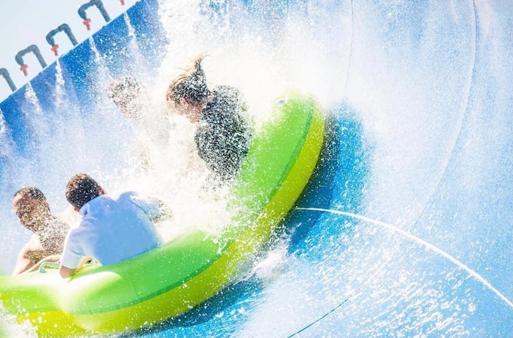 Near Volcano Bay / 2 Queen Beds Hotel + Breakfast - Orlando