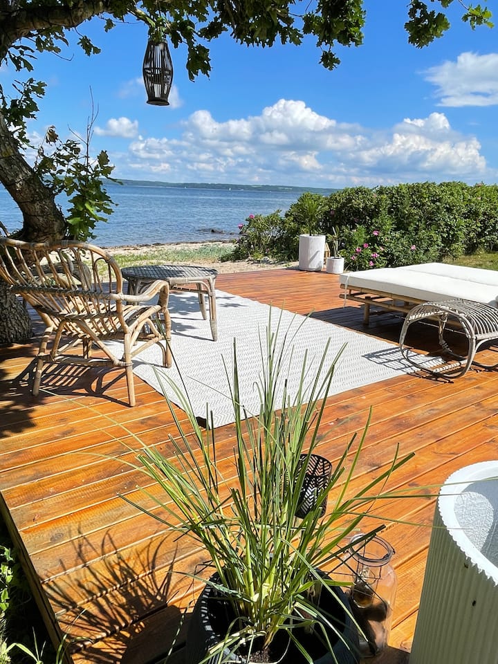 Charmerende Sommerhus Direkte Ud Til Stranden - Denmark