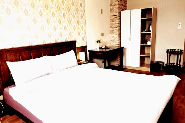 61907不用開車遊台南重要景點，近國華街600公尺，雙人套房，有電梯 - Tainan City