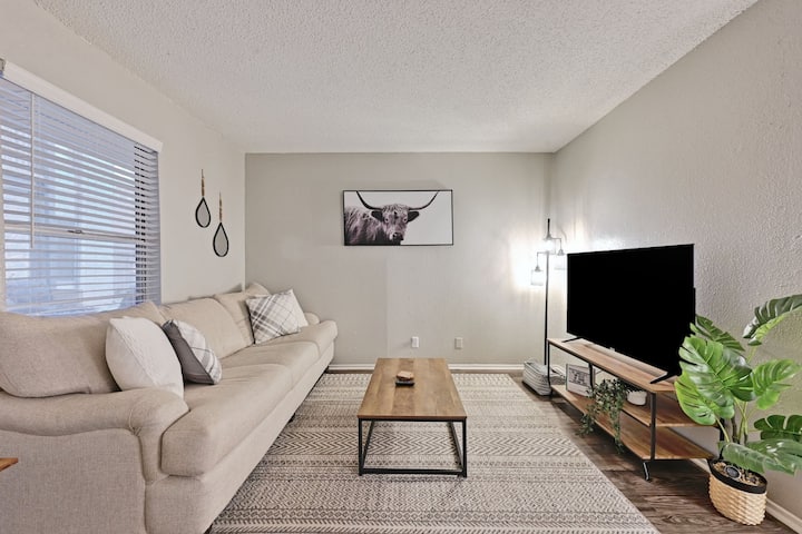 Perfect Location / Walk To Zilker / Free Parking - Austin, TX