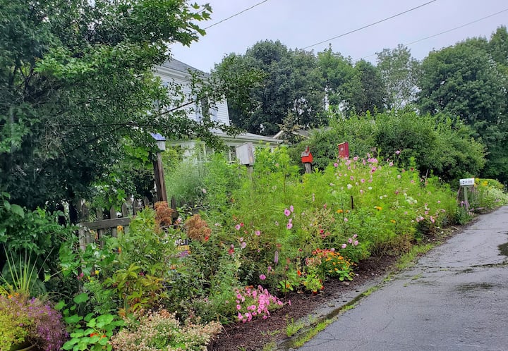 Beautiful, Colorful Seacoast Home - Portsmouth, NH