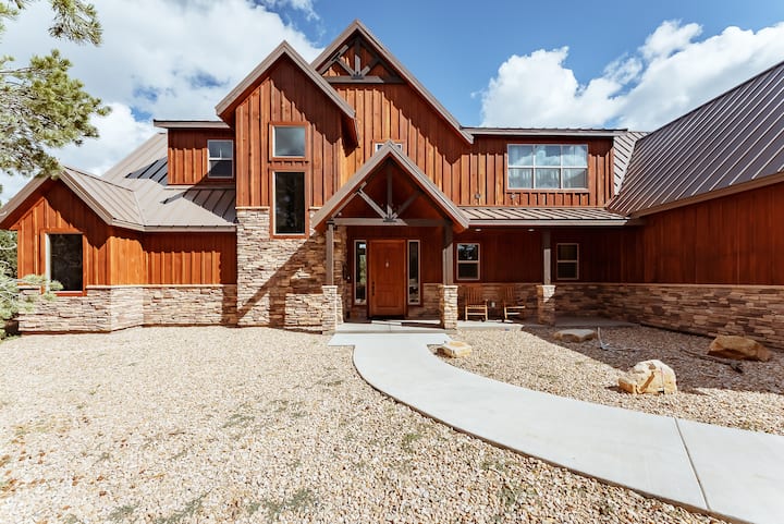 Zion Views- Suite Serenity Lodge + Resort Access - Springdale, UT