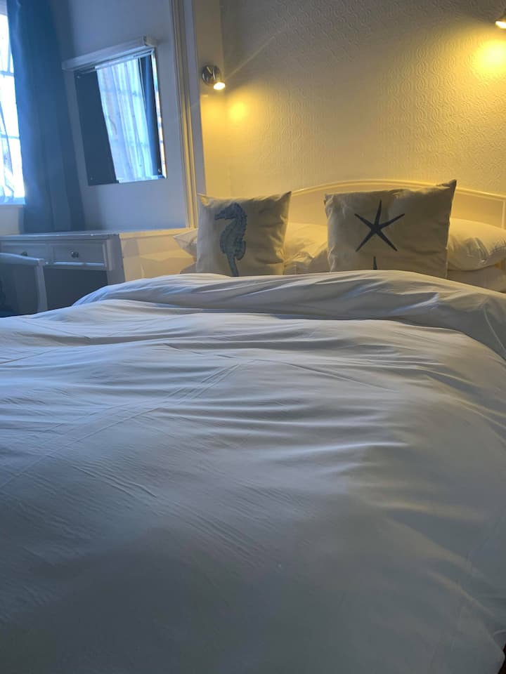 Standard - Double - Shower - Burnham-on-Crouch