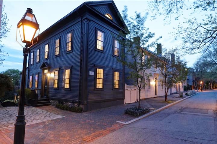 Benefit Street Home Minutes From Brown And Risd - Providence, RI