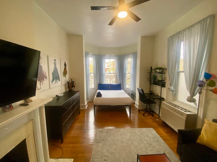 ✪ Historic Townhouse ✪ Trendy Studio ✪ Rittenhouse - Philadelphia, PA