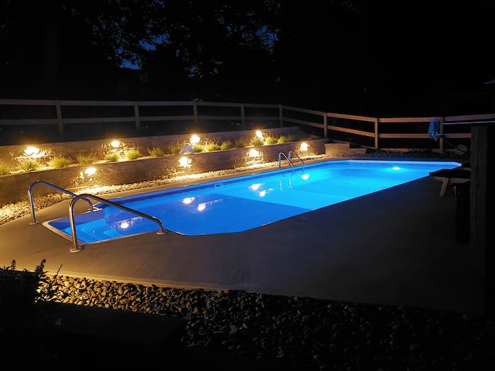 New Paltz Pool Haus - Grill, Fire Pit, Sleeps 6 - Red Maple Vineyard, West Park
