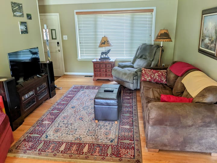 Cozy Home In Livonia, Close To Everything House - 웨스틀랜드