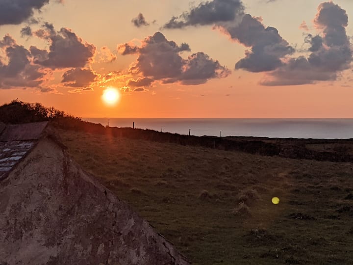Cosy Cottage With Stunning Sea/sunset View. - Porthtowan Beach