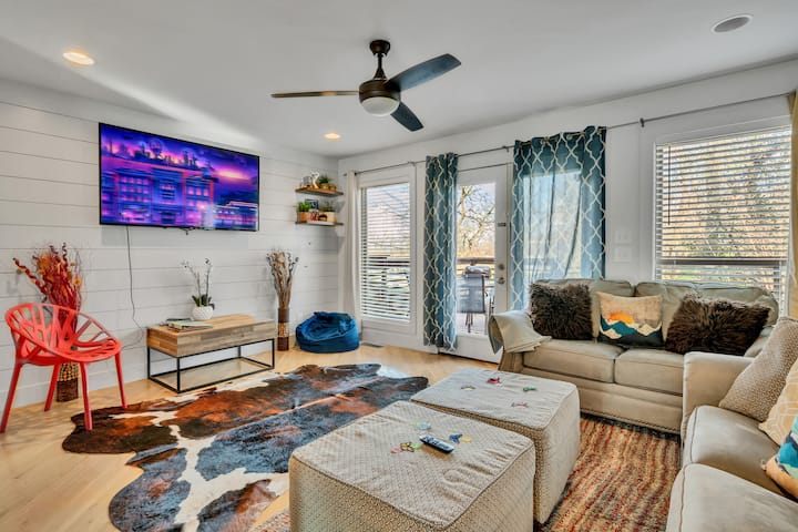 Nashville's Broadway: A Blend Of Rural & City Life - Nashville, TN