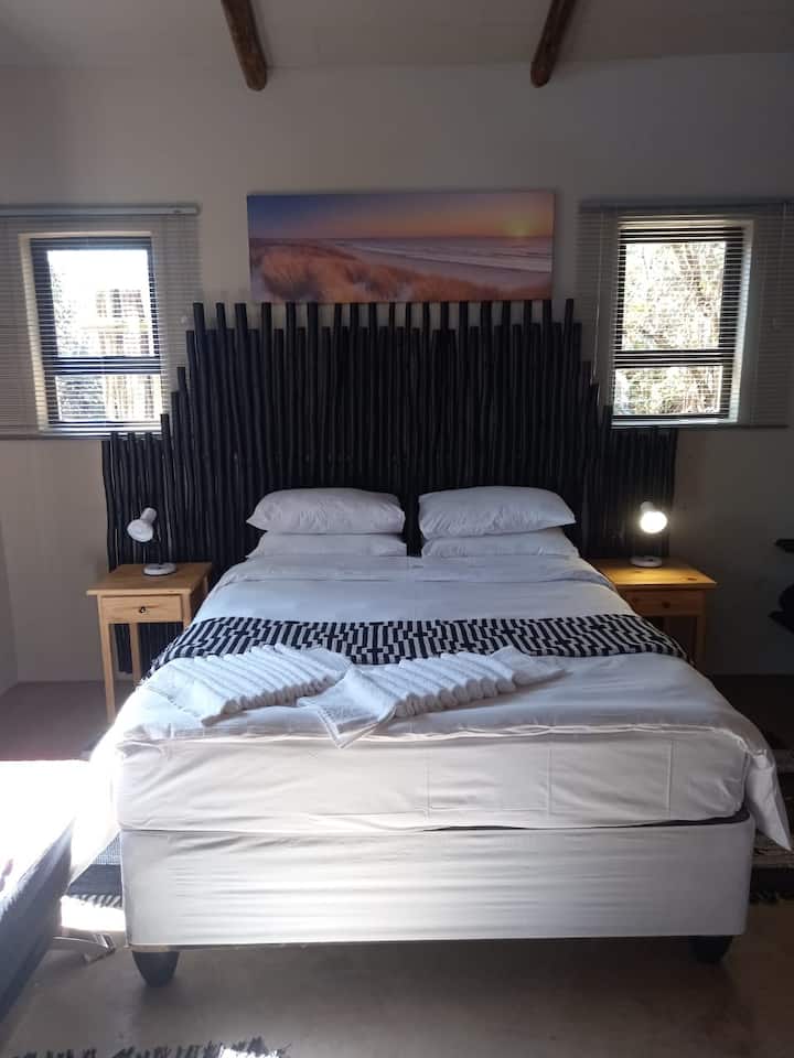 Shiringa Home (1 Double Bed And 1 Sleeping Sofa) - Marloth Park