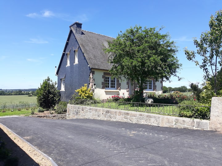 Ty Miniou, Jolie Maison Chaleureuse Avec Jardin - Locarn