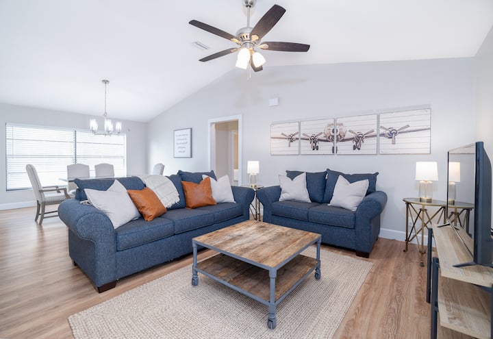 "The Hangar" - Ballast Point | 1mile To Base Entry - 坦帕