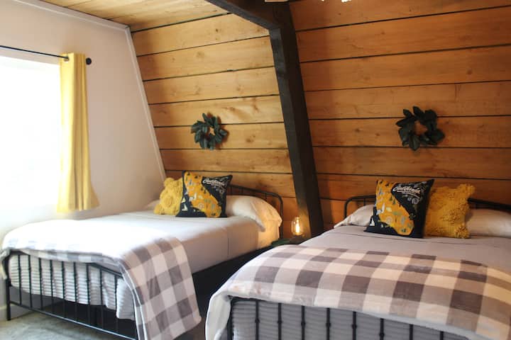 Gorgeous & Convenient Mammoth Retreat - Mammoth Mountain, CA