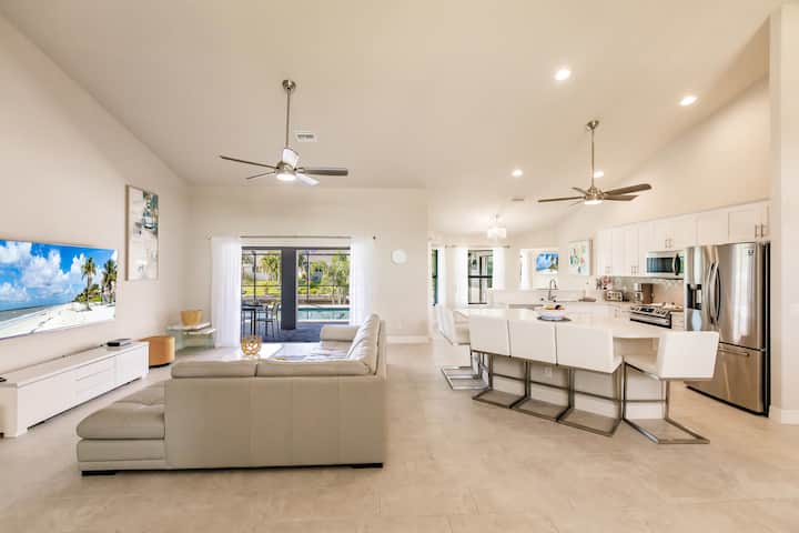 Waterfront Home With Golf Access & Heated Pool - Cape Coral, FL