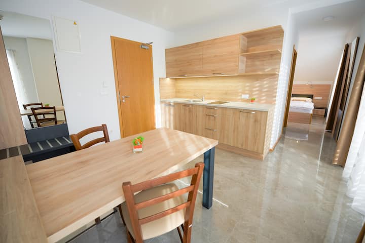 Udobni Apartma S Kuhinjo Za 4 Osebe - Kranj