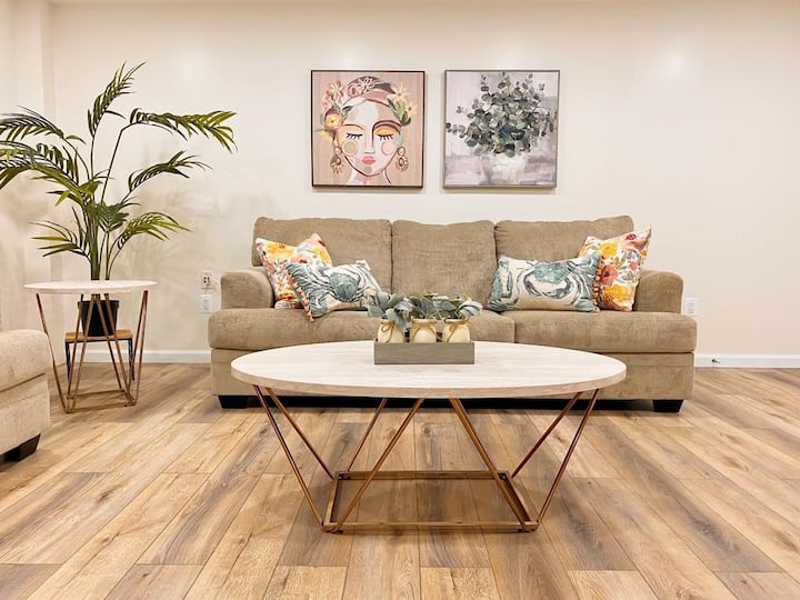 Private Spacious Renovated Walkout Basement - Fairfax, VA