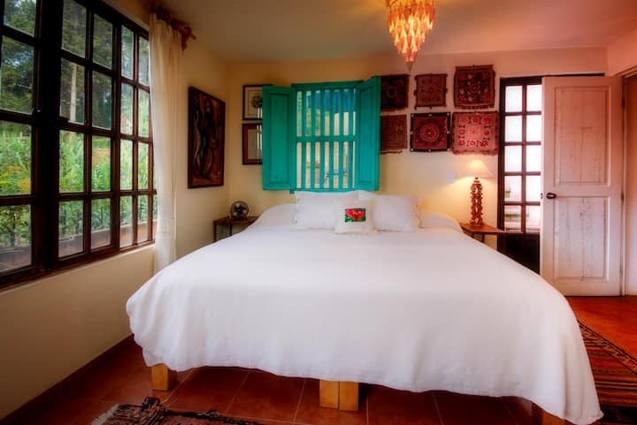 El Cielo ~ King Bed ~ 5 Star Location~ Comfort! - Pátzcuaro