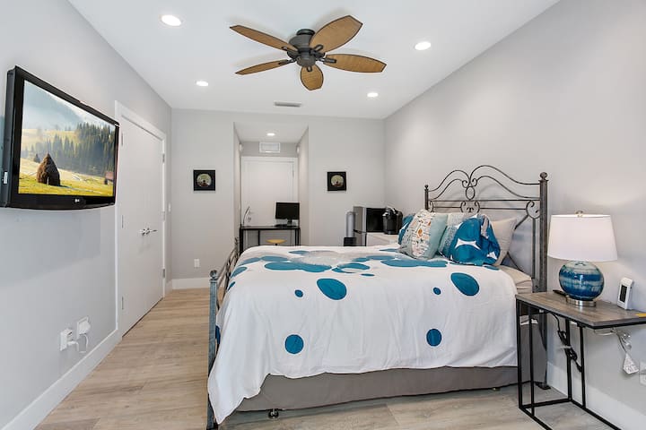 Bed&bath Modern Beach House Private Entrance - Jacksonville Beach, FL